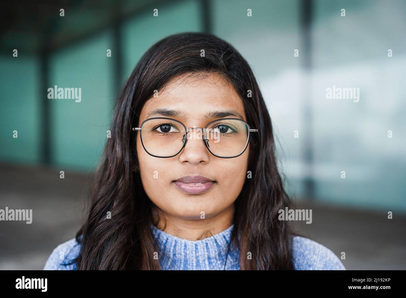 Teen teenager indian young woman hi-res stock photography and images ...