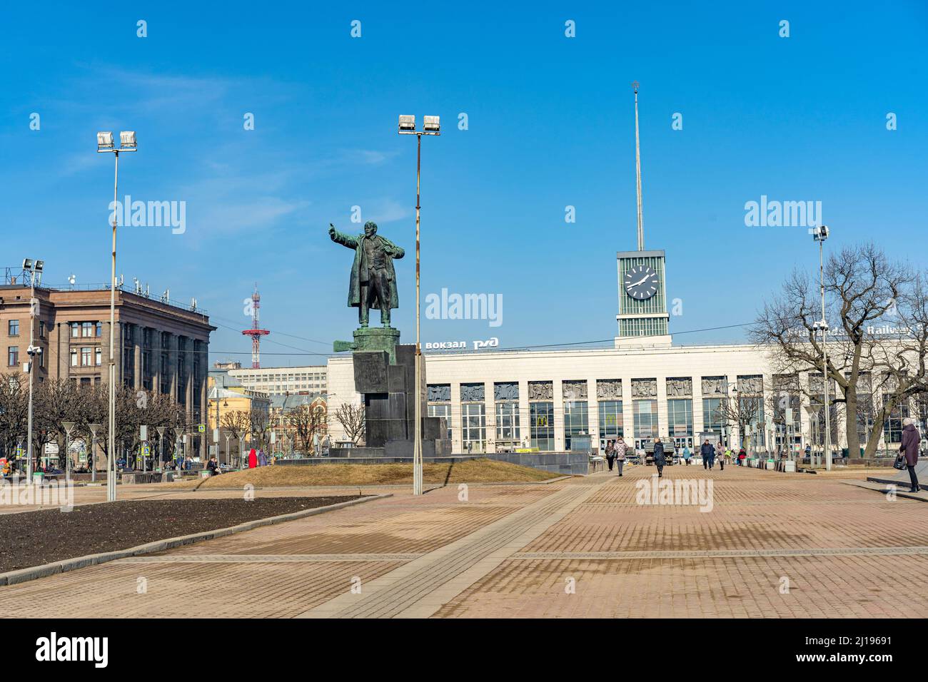 03/22/2022 13:35 pm Russia St. Petersburg Lenin Square near the Finland ...
