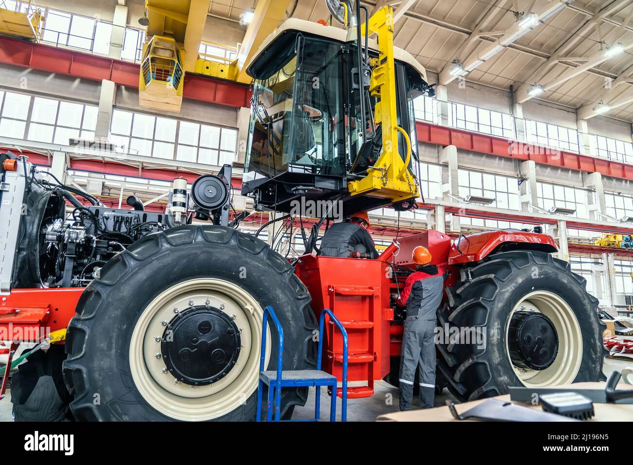 Components factory hi-res stock photography and images - Alamy