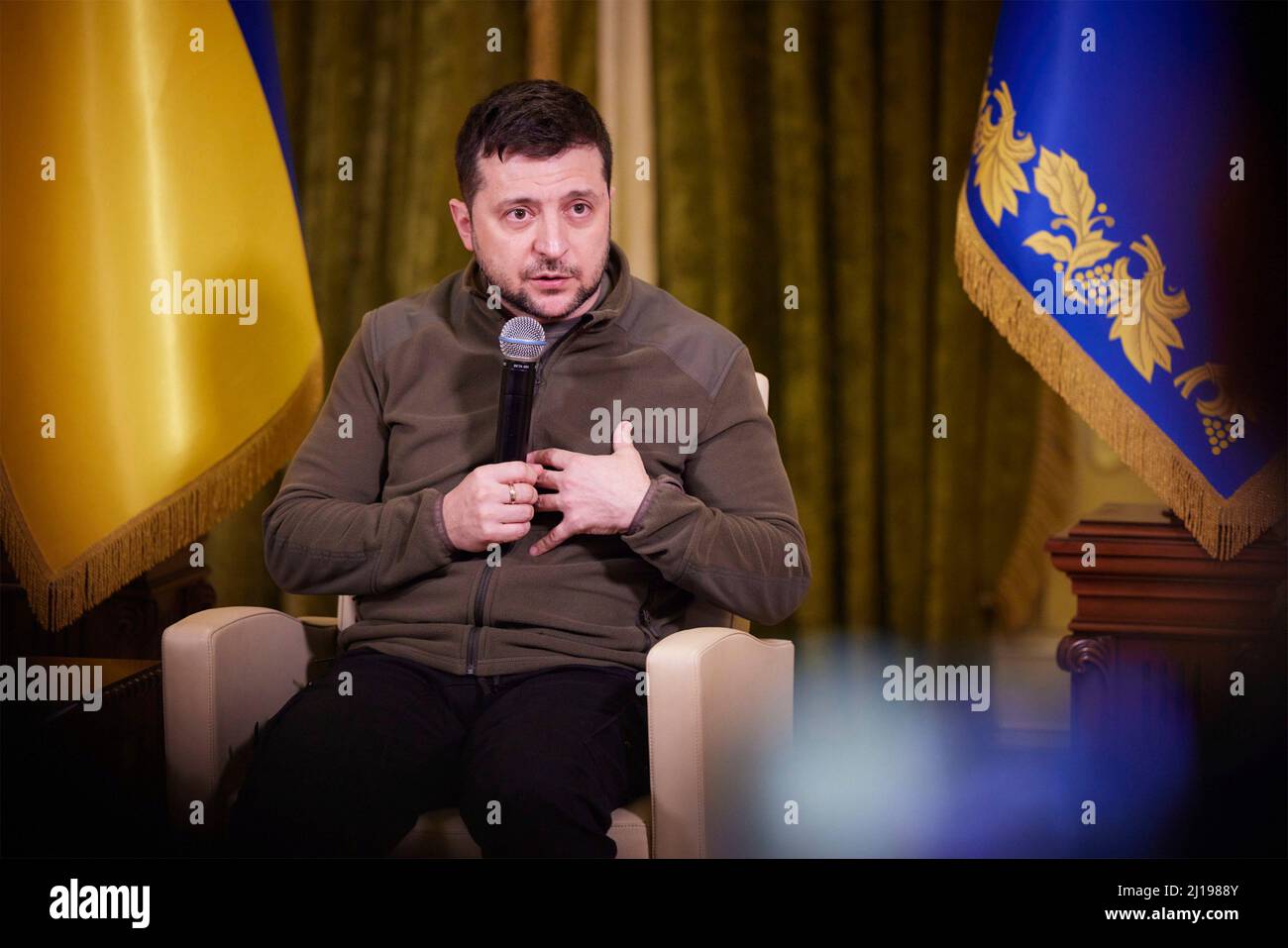 Volodymyr zelenskyy 12 march 2022 hi-res stock photography and images ...