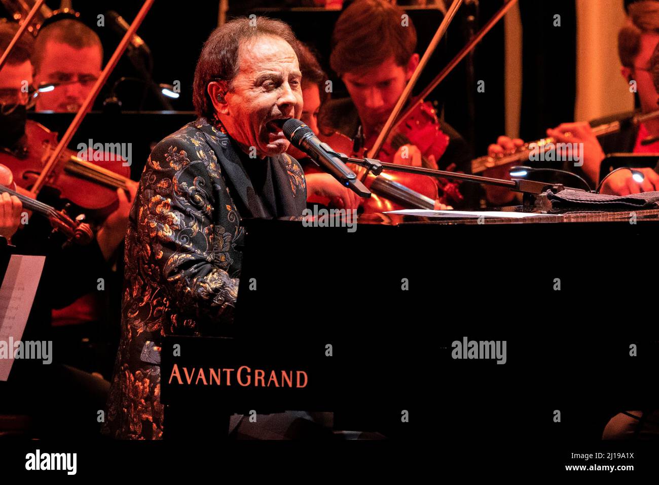 Mezzo canta hi-res stock photography and images - Alamy