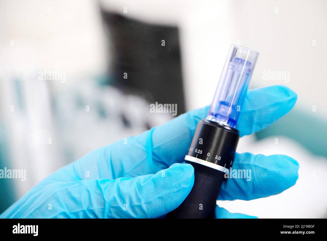 Needling hi-res stock photography and images - Alamy