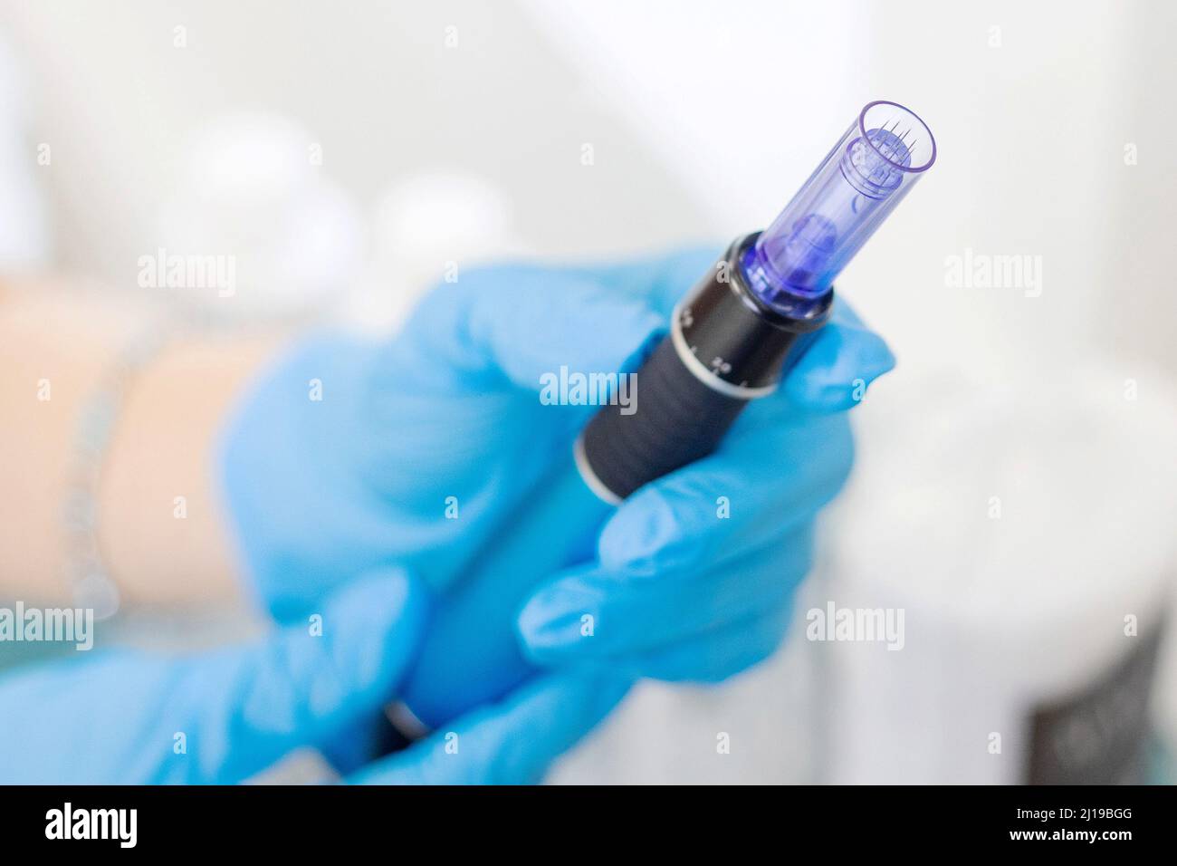 Needling hi-res stock photography and images - Alamy
