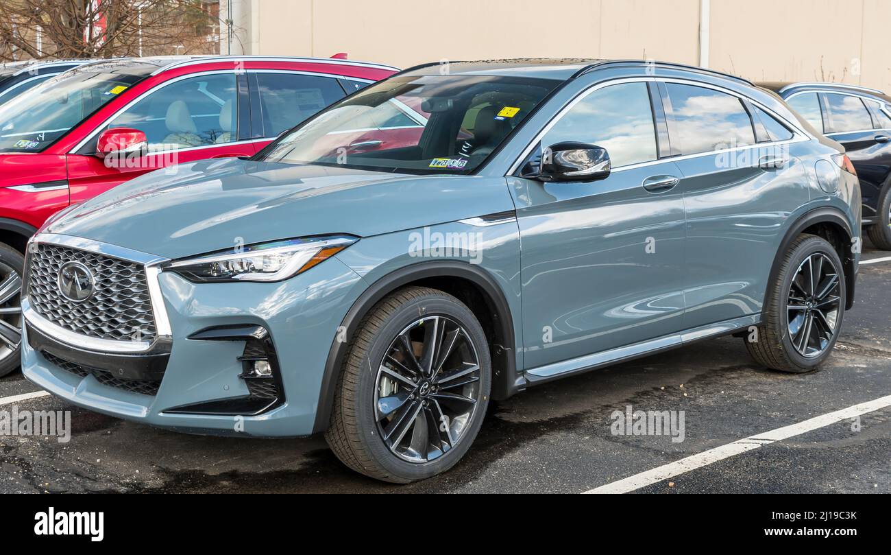 Crossover commercial vehicles hi-res stock photography and images - Alamy