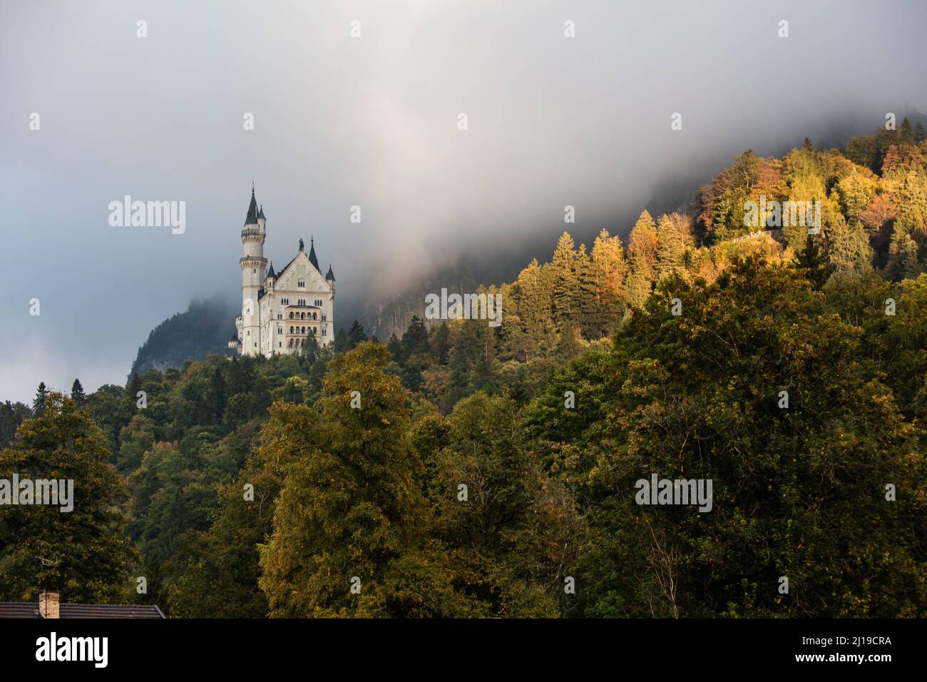 Neuschwanstein Castle (Schloss Neuschwanstein) in fall colors – Bavaria ...