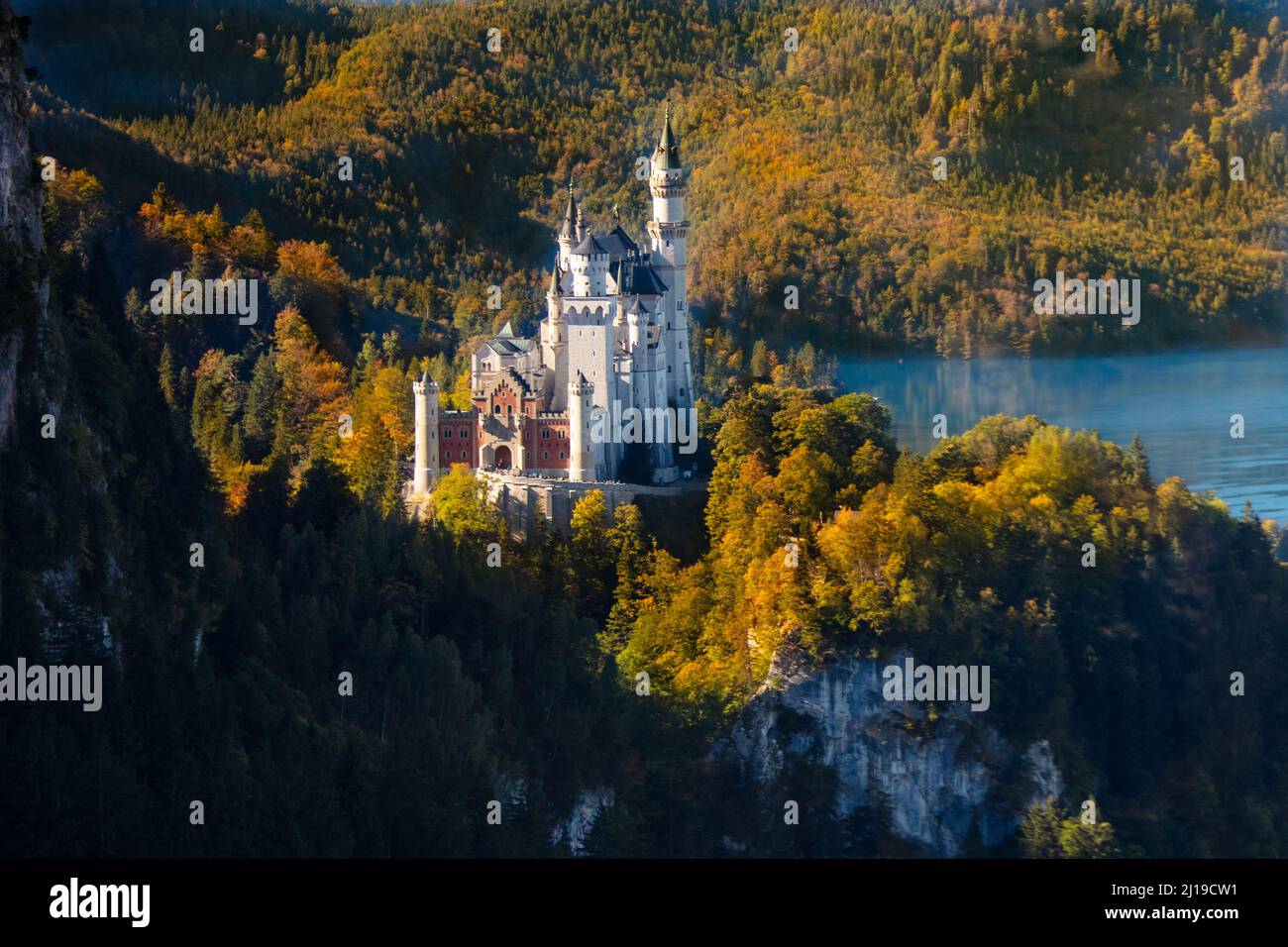 Neuschwanstein Castle (Schloss Neuschwanstein) in fall colors – Bavaria ...