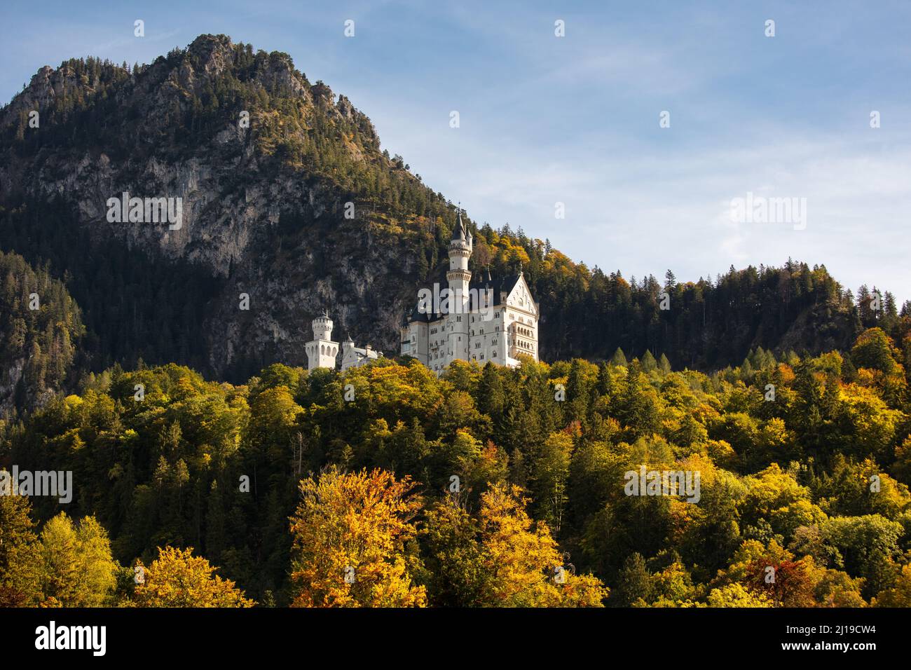 Neuschwanstein Castle (Schloss Neuschwanstein) in fall colors – Bavaria ...