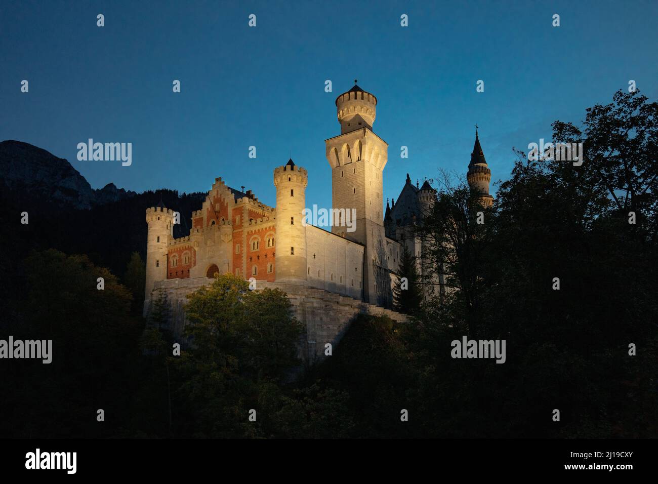 Neuschwanstein Castle (Schloss Neuschwanstein) in fall colors – Bavaria ...