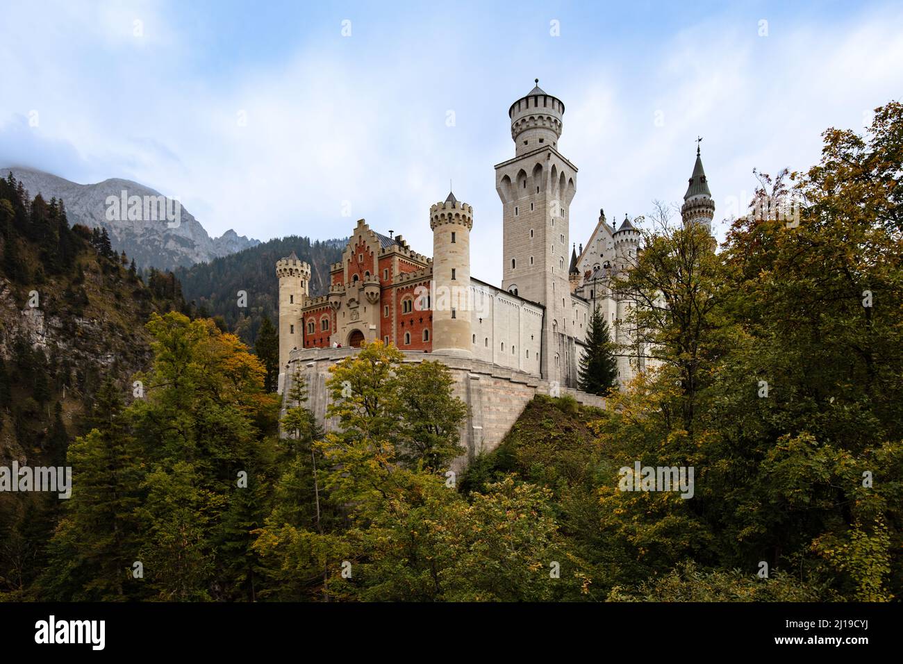 Neuschwanstein Castle (Schloss Neuschwanstein) in fall colors – Bavaria ...