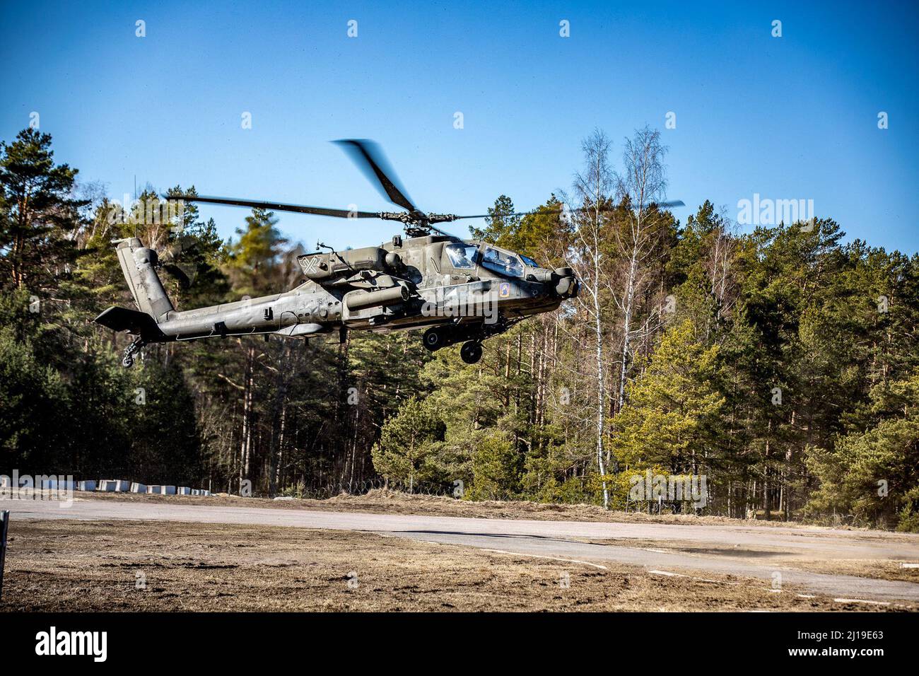 U.S. Army Chief Warrant Officer 3 Andrew Conner and Cpt. Si Yi, Apache ...