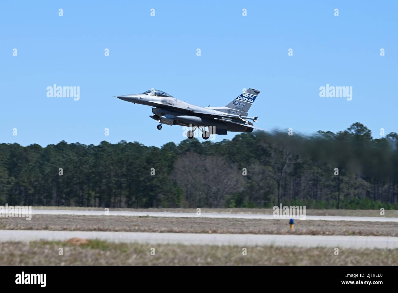 U.S. Air Force pilots and ground crew from the 169th Fighter Wing ...