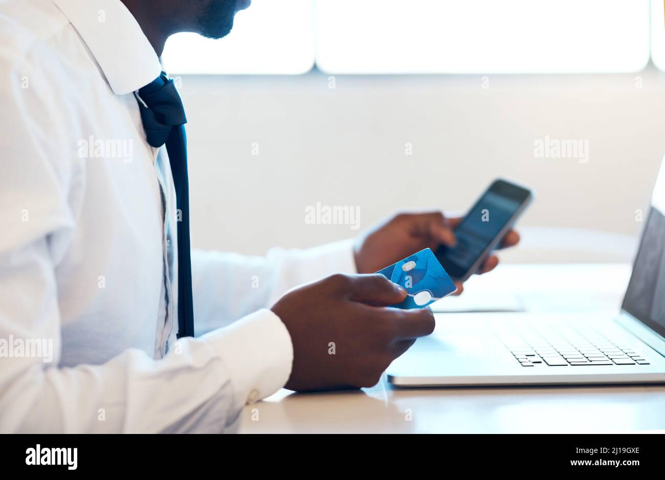 Mobile banking hands african american hi-res stock photography and ...