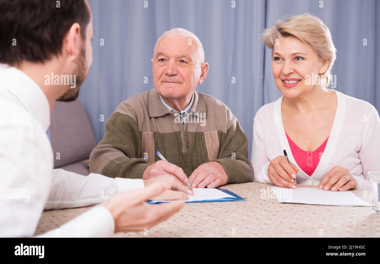 Couple signing agreement Stock Photo - Alamy