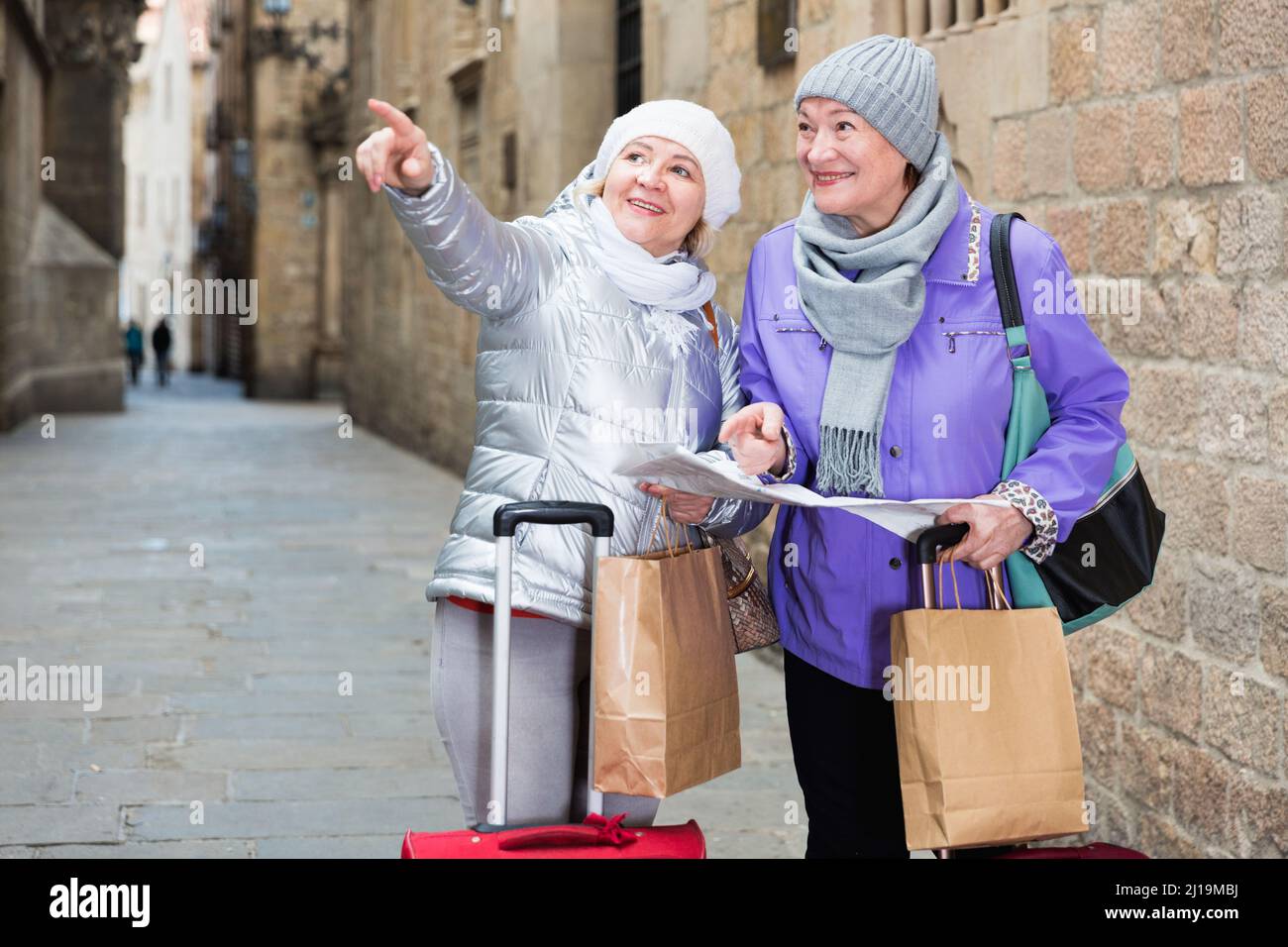 Elderly women tourists with city guide Stock Photo - Alamy
