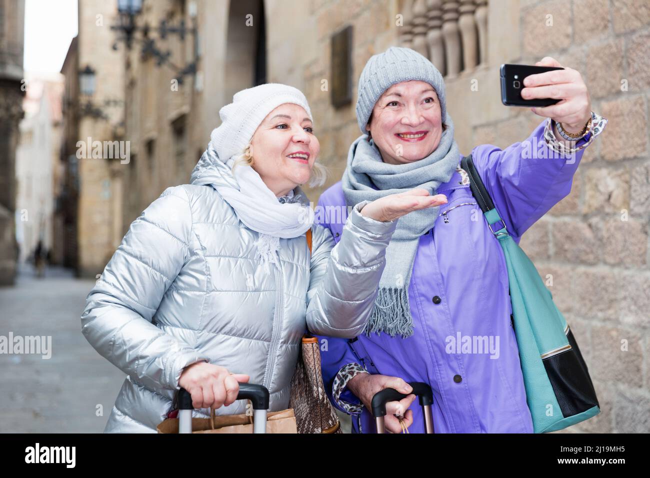 Smiling sisters making selfie hi-res stock photography and images - Alamy
