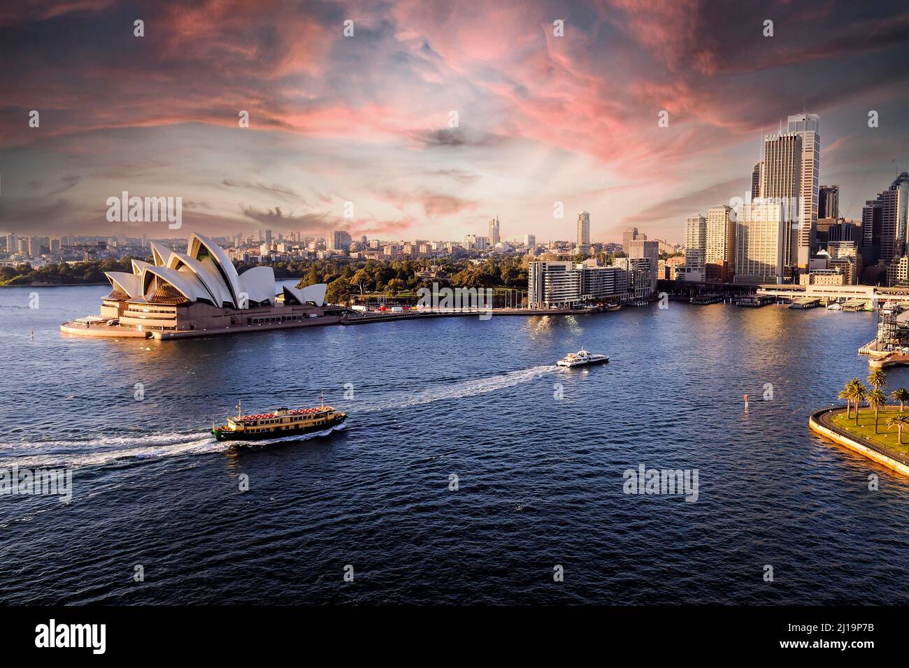 Sydney Opera House seen from the Harbour Bridge, early morning, Sydney ...