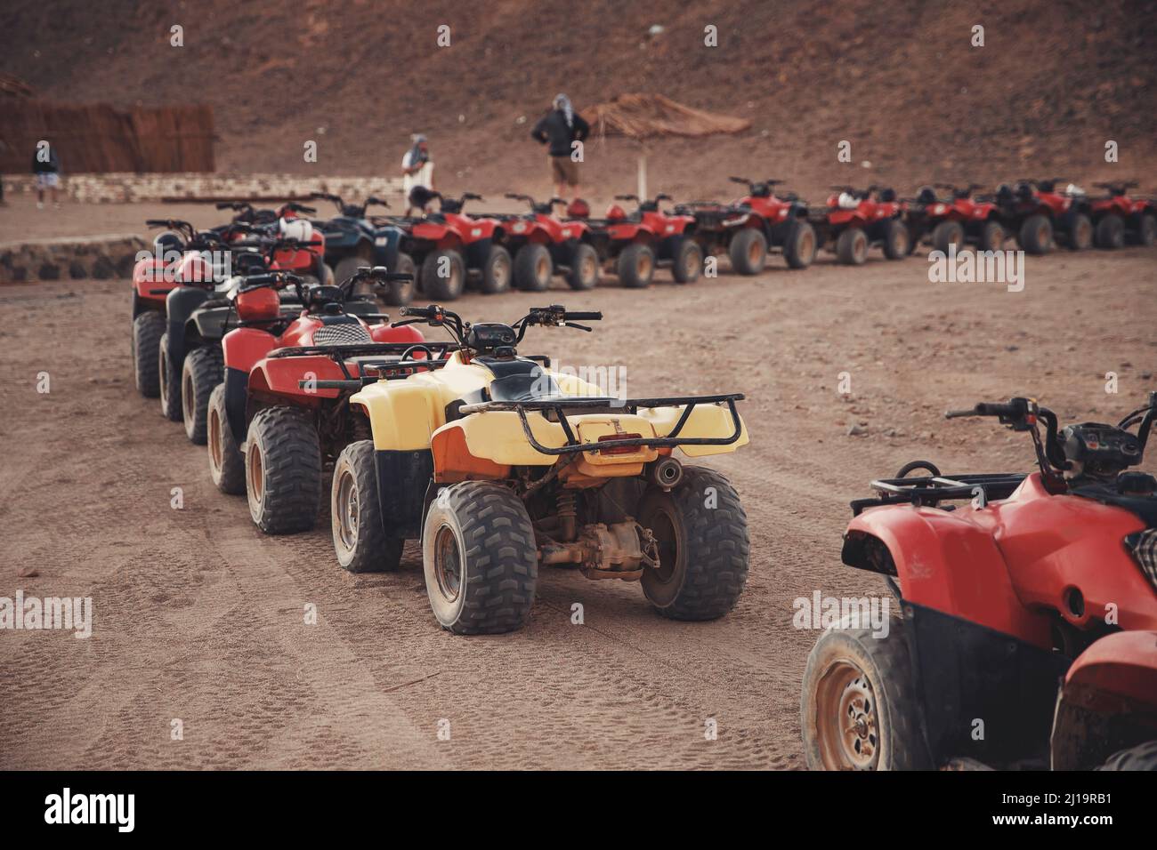 Quad bike desert and saudi arabia hi-res stock photography and images ...