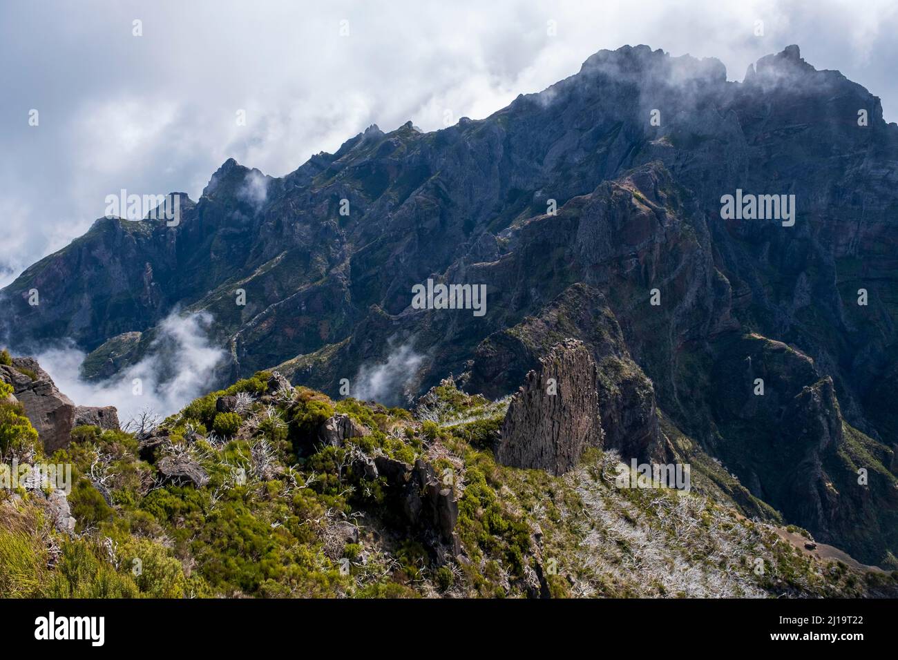 Fog in gorge, view from Pico Ruivo summit, Madeira, Portugal Stock ...