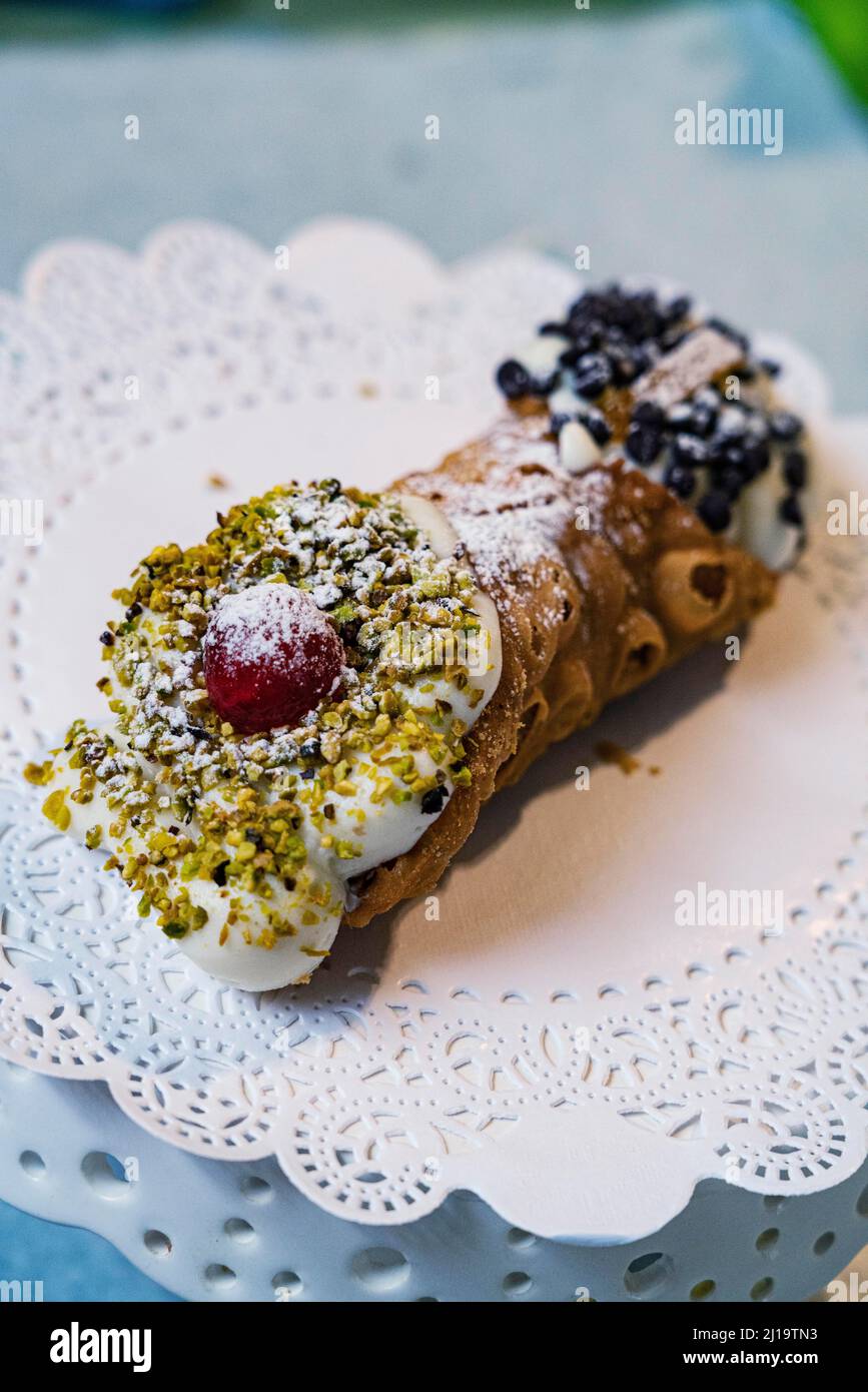 Cannoli at the confectionery of the Santa Caterina monastery, Palermo ...