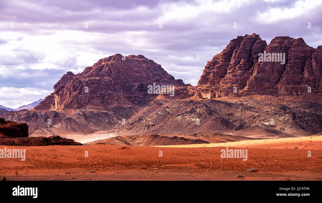 Extraordinary mountain desert landscape, Wadi Rum Protected Area ...