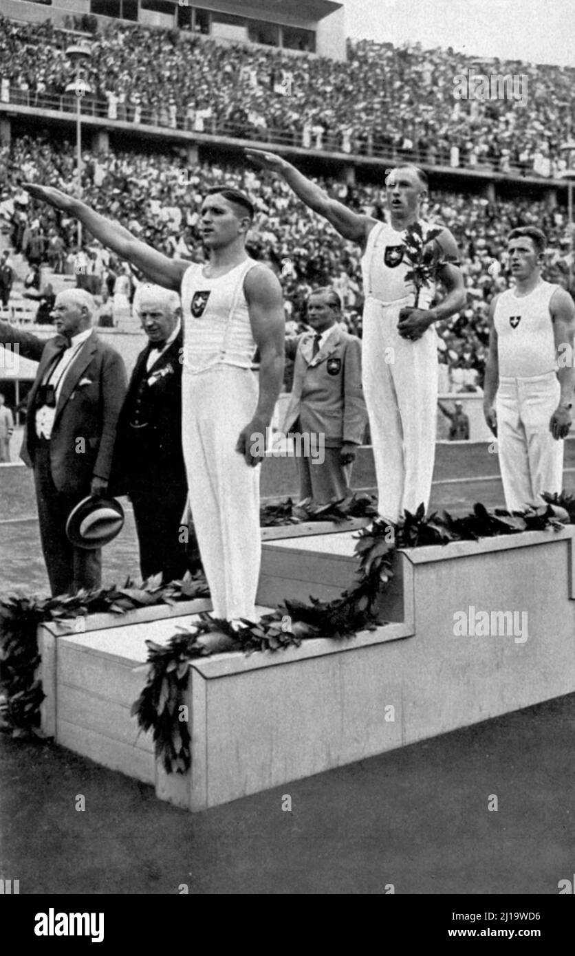 Award ceremony of the gymnasts in the Olympic Twelve-man Competition, 1 ...