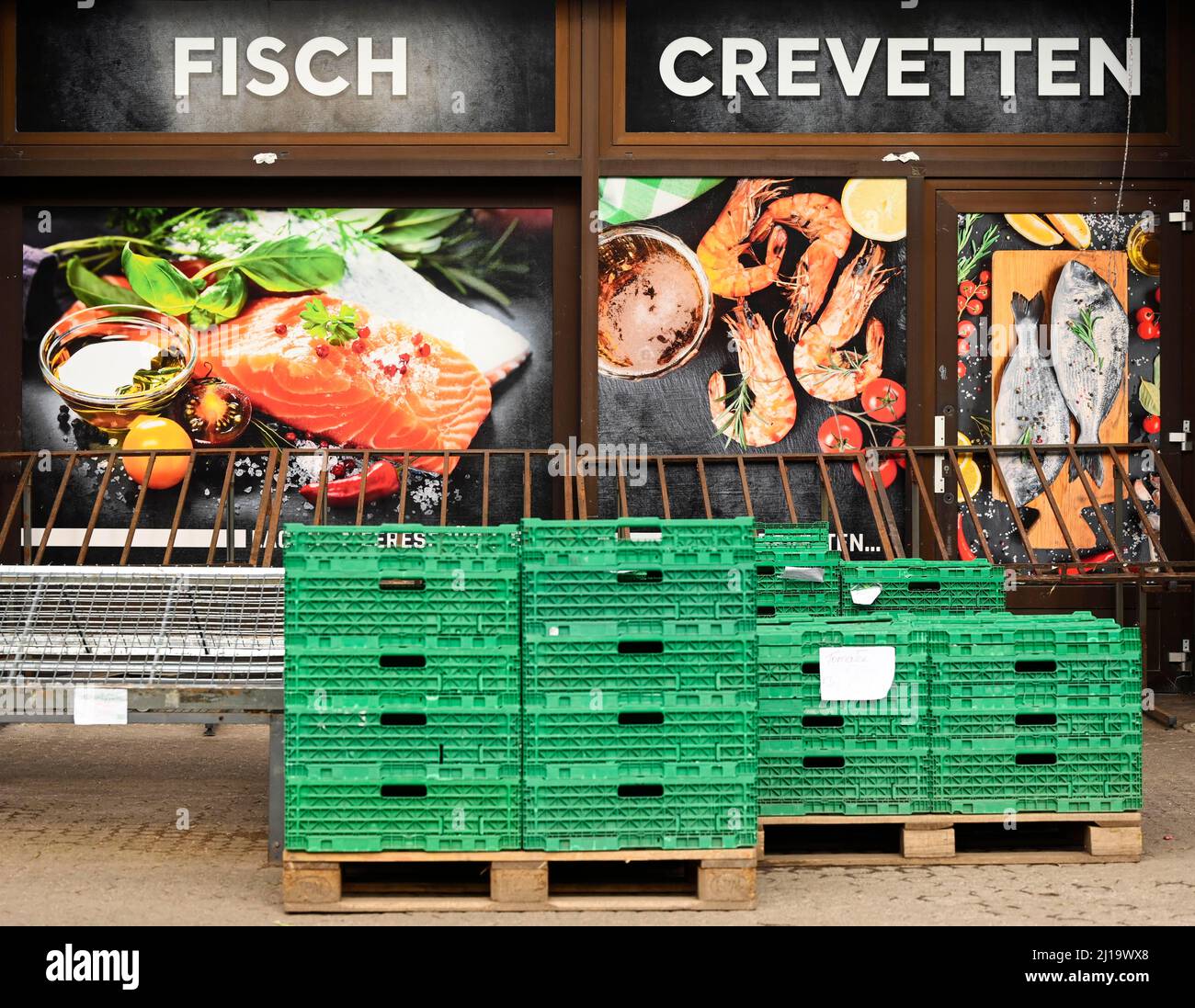 Shop window fish Crevetten in front of it green plastic boxes Stock ...
