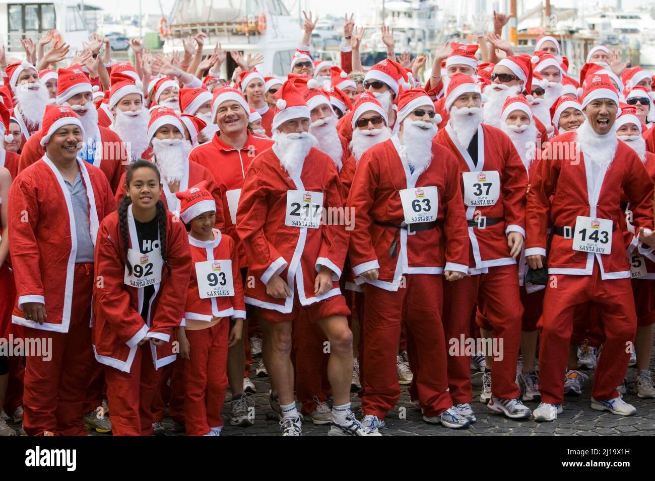 Over 300 Santa's wait for the start of the Great New Zealand Santa Run ...