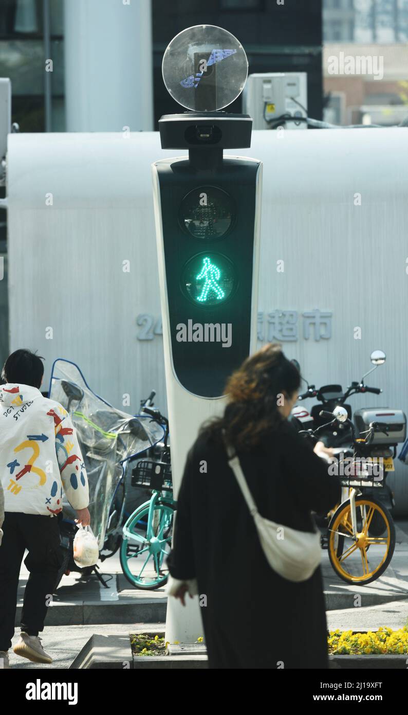 Traffic robot hi-res stock photography and images - Alamy