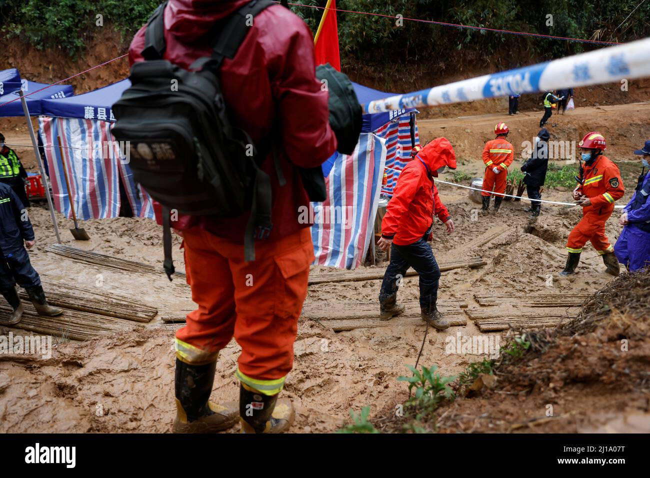 Boeing 737 800 crash china hi-res stock photography and images - Alamy