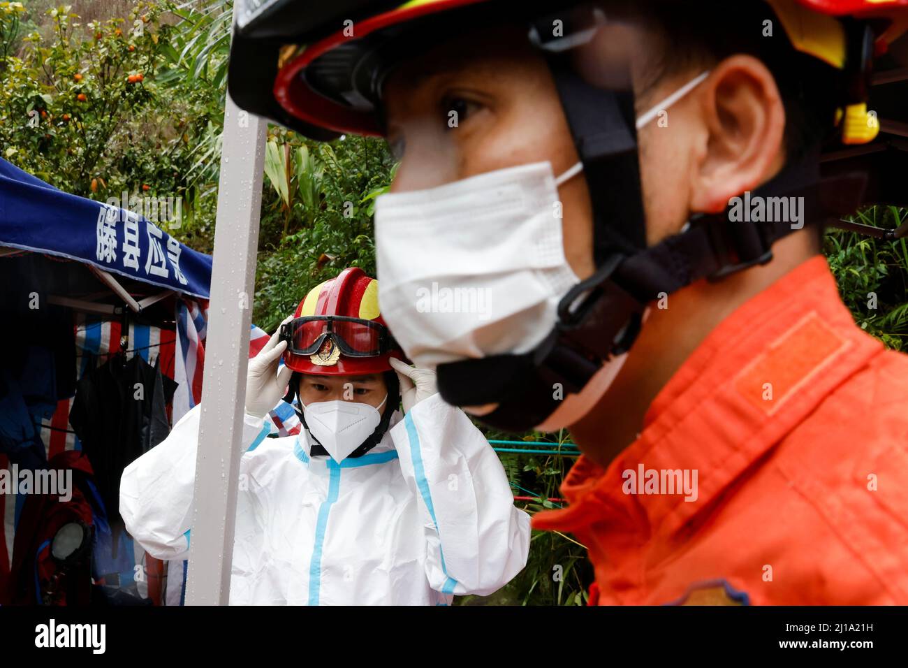 Boeing 737 800 crash china hi-res stock photography and images - Alamy