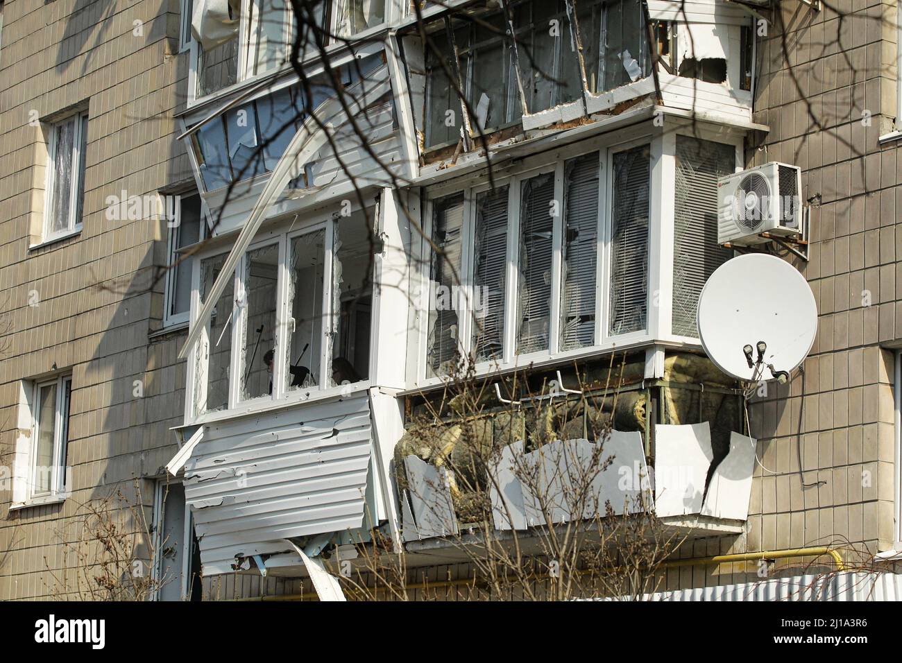 Broken balconies hi-res stock photography and images - Alamy