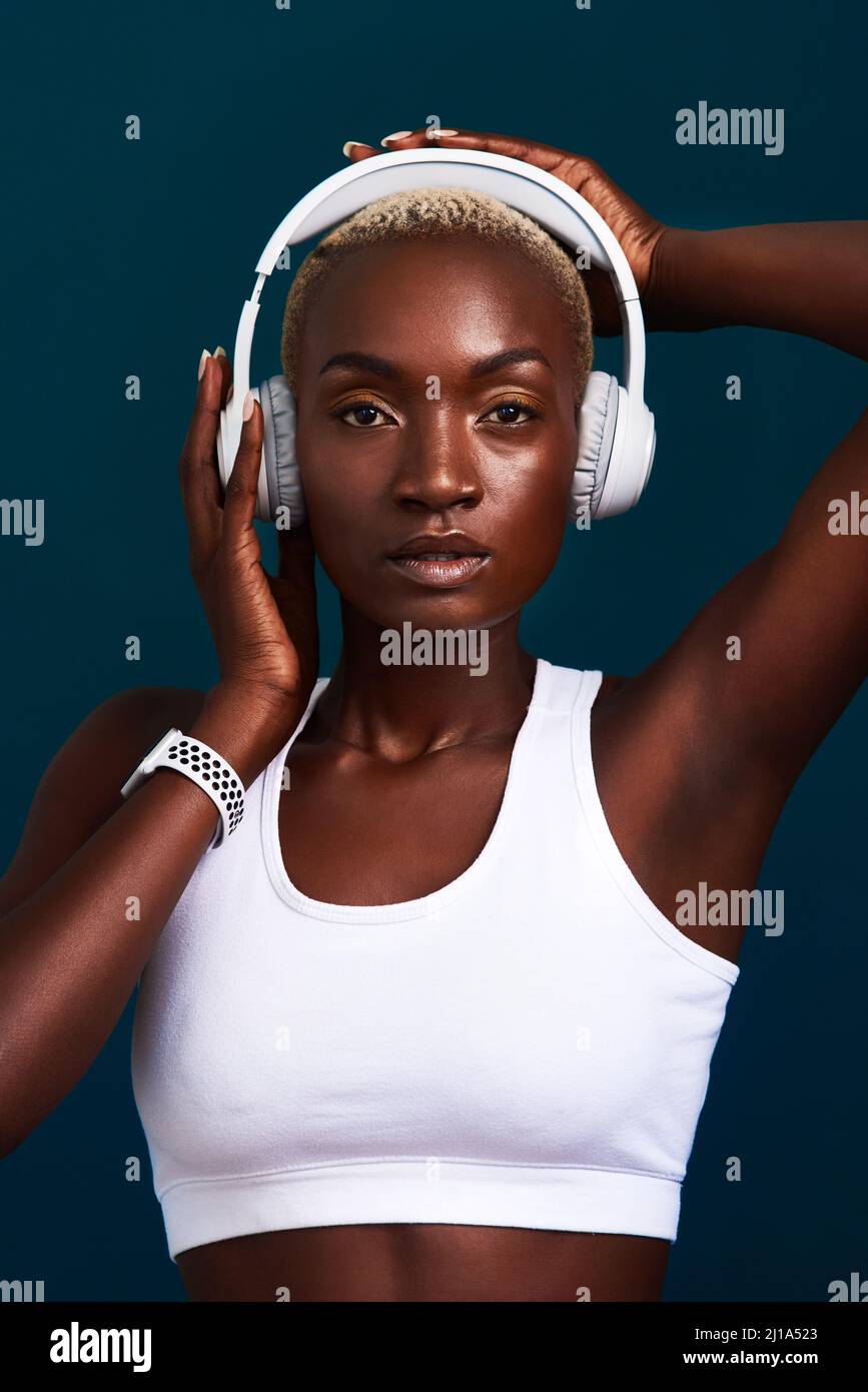 Mode attractive hi-res stock photography and images - Alamy