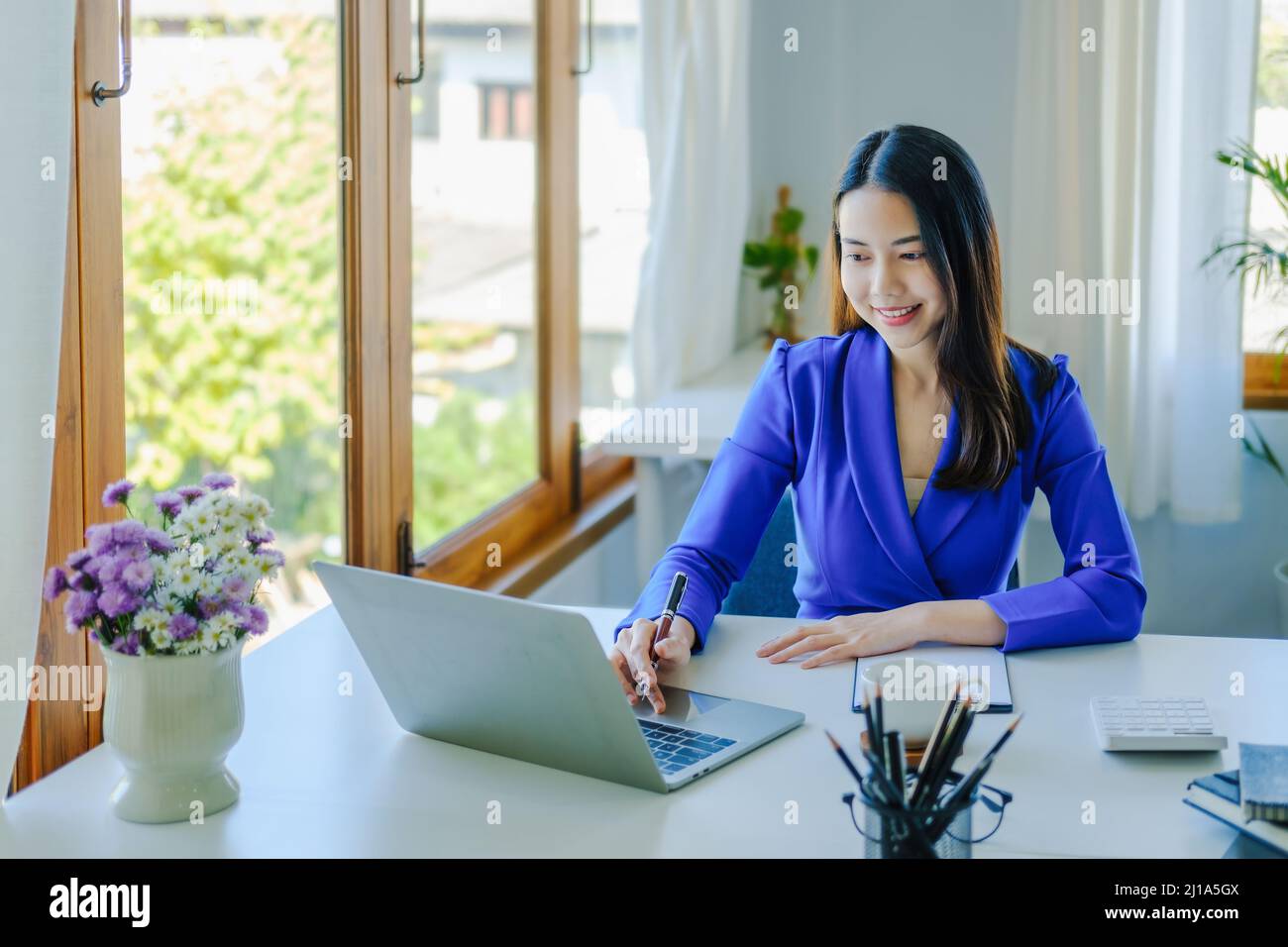 Female keyboards hi-res stock photography and images - Alamy