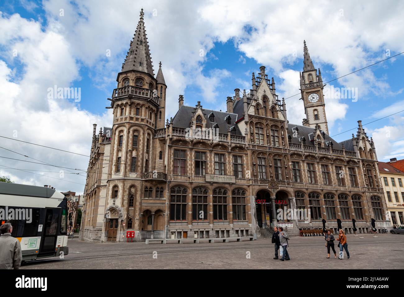 Flemish medieval buildings hi-res stock photography and images - Alamy