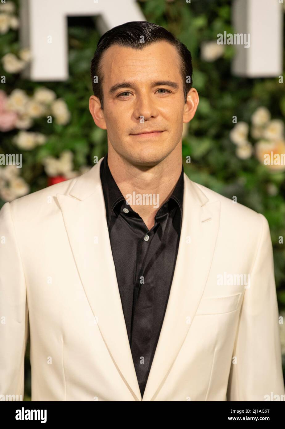 Luke thompson bridgerton hi-res stock photography and images - Alamy