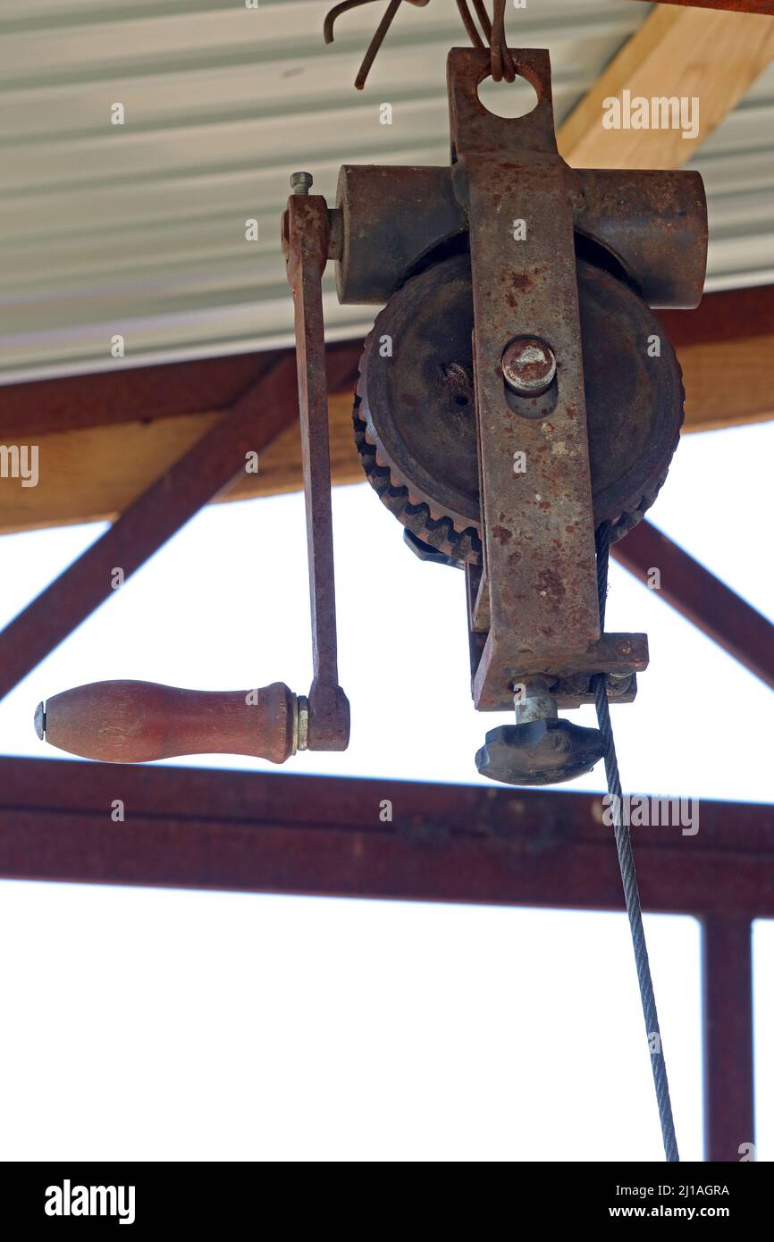 Hand winch for lifting heavy objects Stock Photo - Alamy