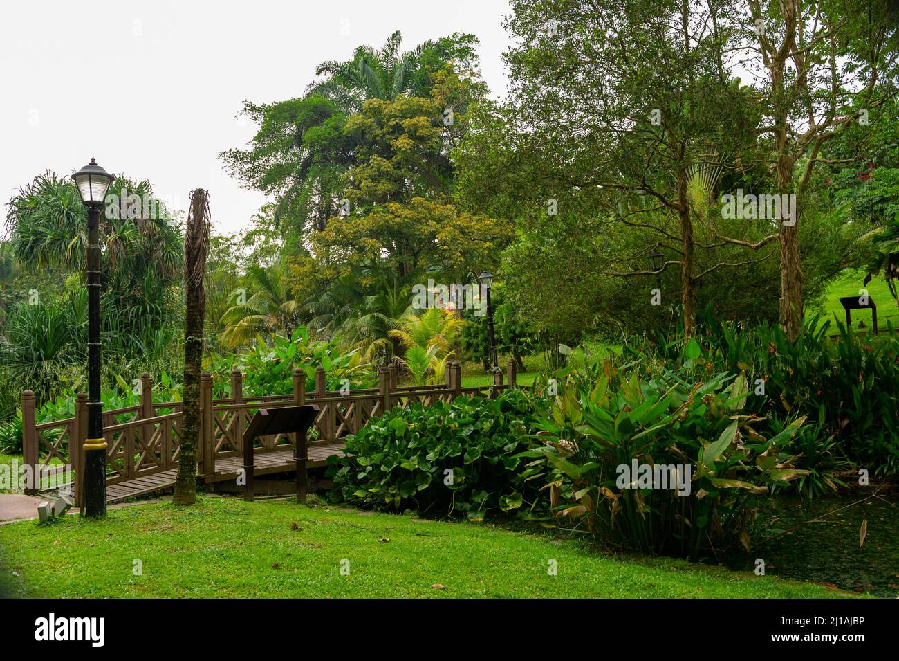 A Wooden Bridge at Taman Botani Perdana (Botanical Gardens) Kuala Lumpur Stock Photo - Alamy