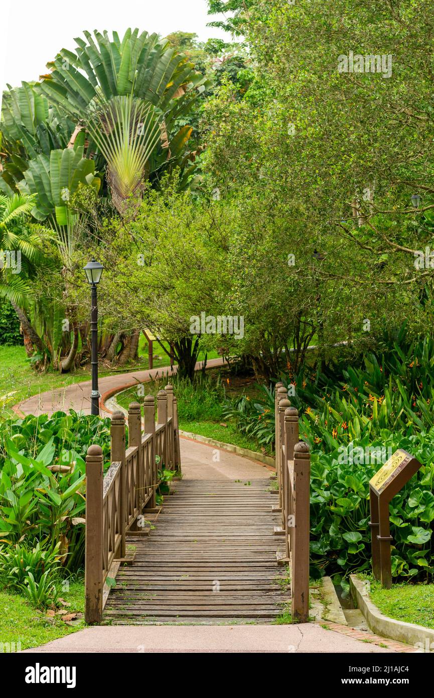 A Wooden Bridge at Taman Botani Perdana (Botanical Gardens) Kuala Lumpur Stock Photo - Alamy