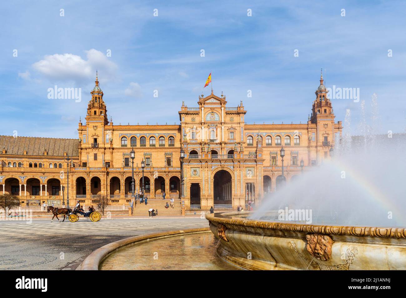 The most famous landmark in Plaza de Espana with the fountain in the ...