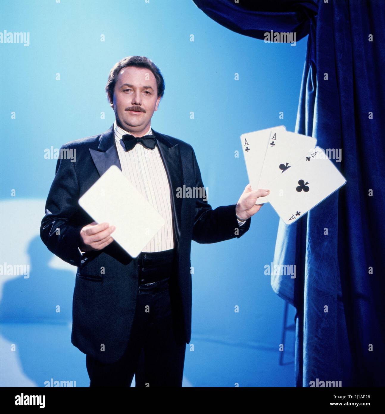 Doing conjuring tricks hi-res stock photography and images - Alamy