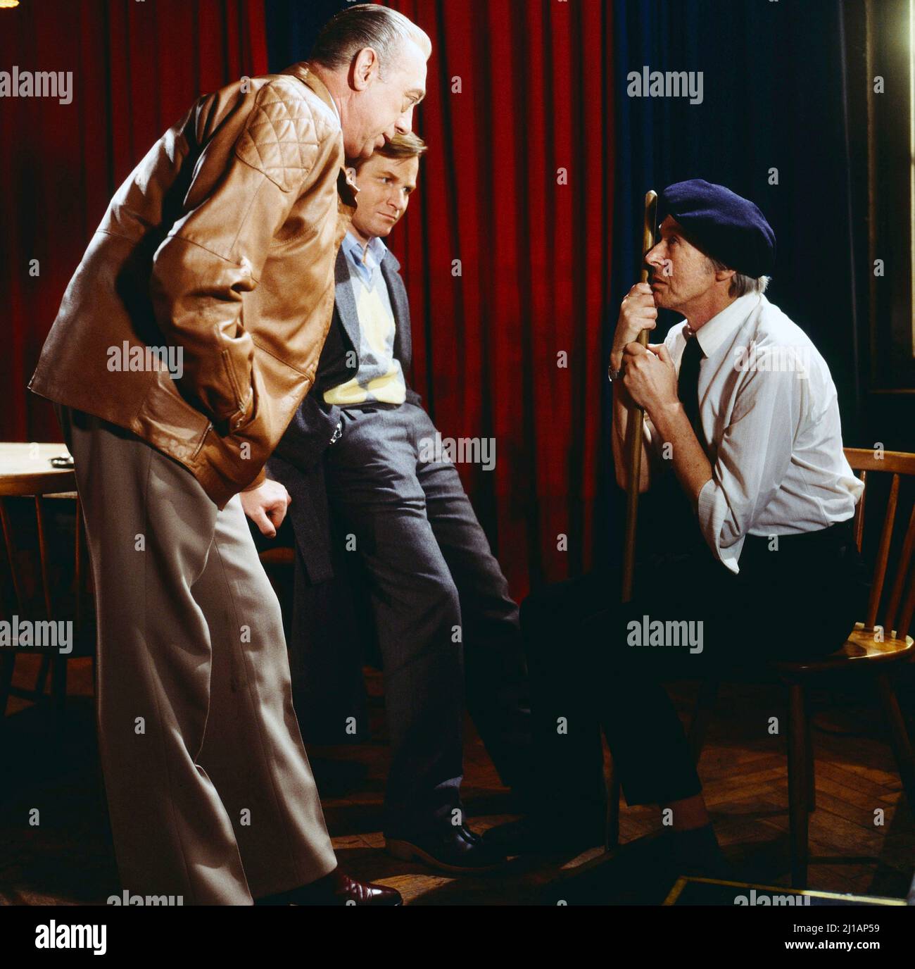 Derrick, ZDF Krimiserie, Deutschland, 1980, Folge: Tödliche Sekunde, Szene: Horst Tappert, Fritz ...