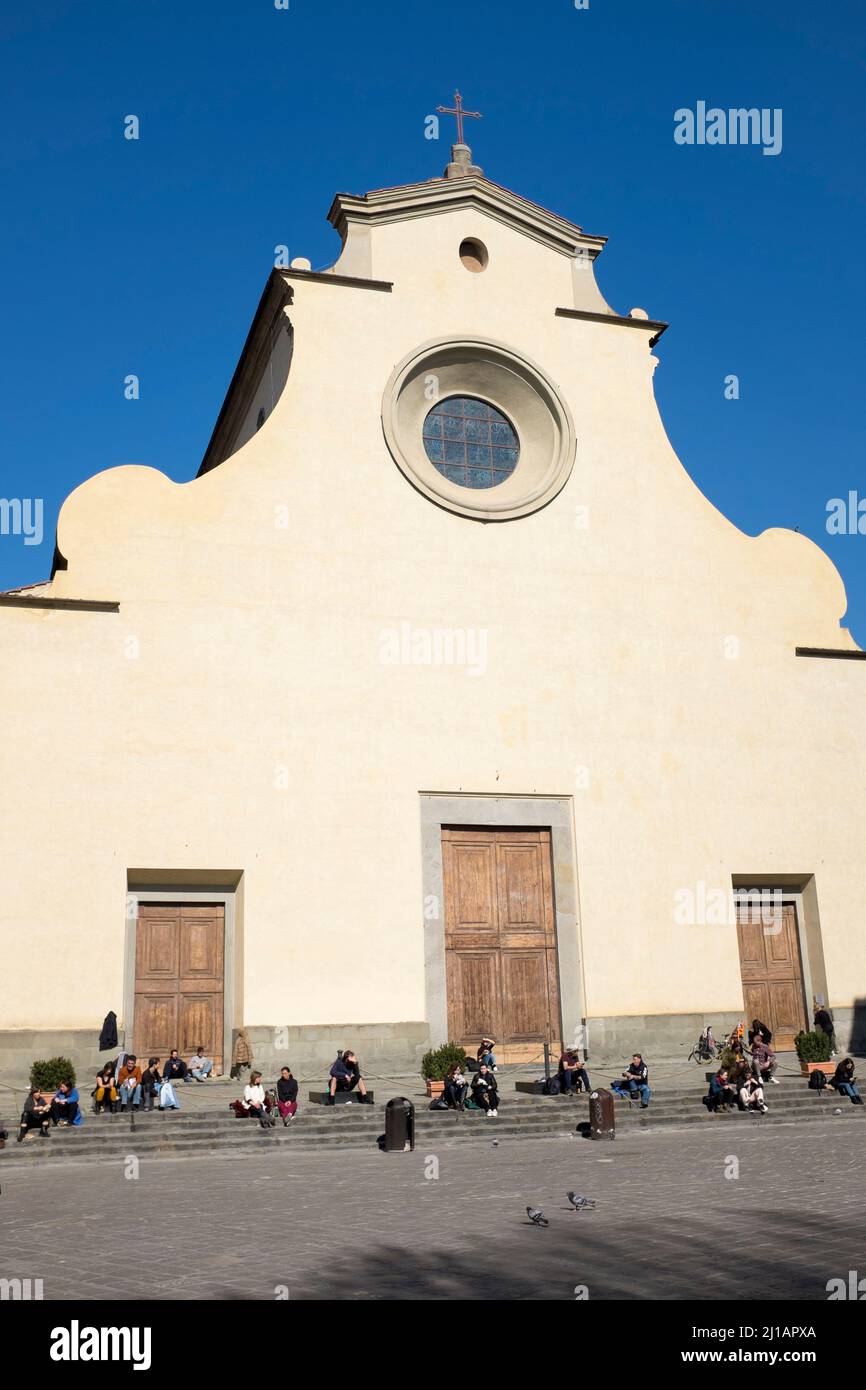 People sitting in Sunshine on the steps of Santo Spirito Church Oltarno ...