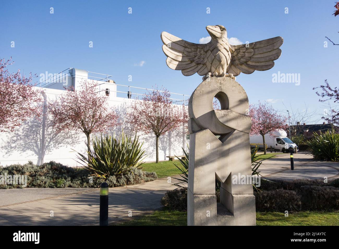 Queen's Rook statue by Simon Buchanan in the grounds of Queen Mary's ...