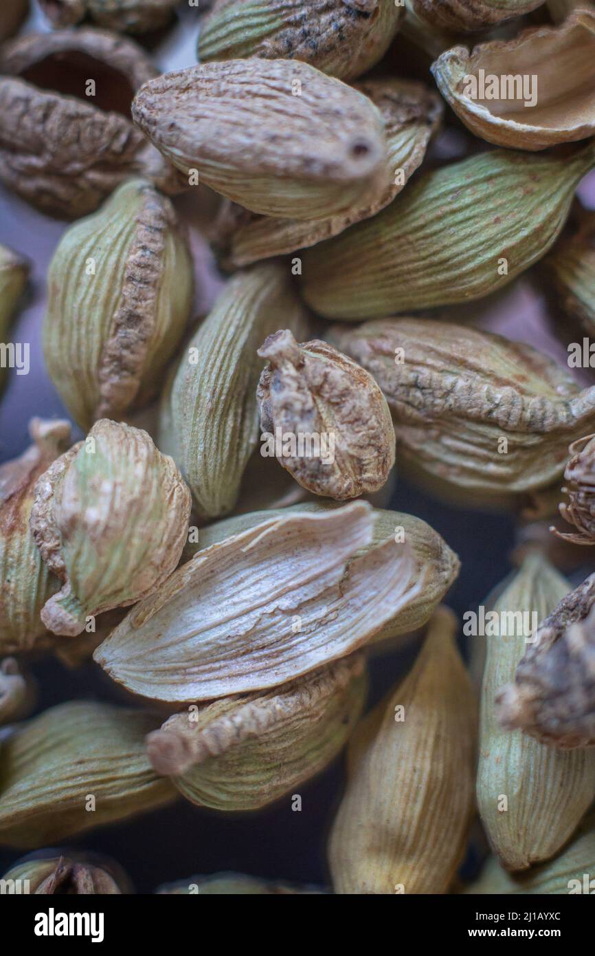 Green cardamom texture hi-res stock photography and images - Alamy