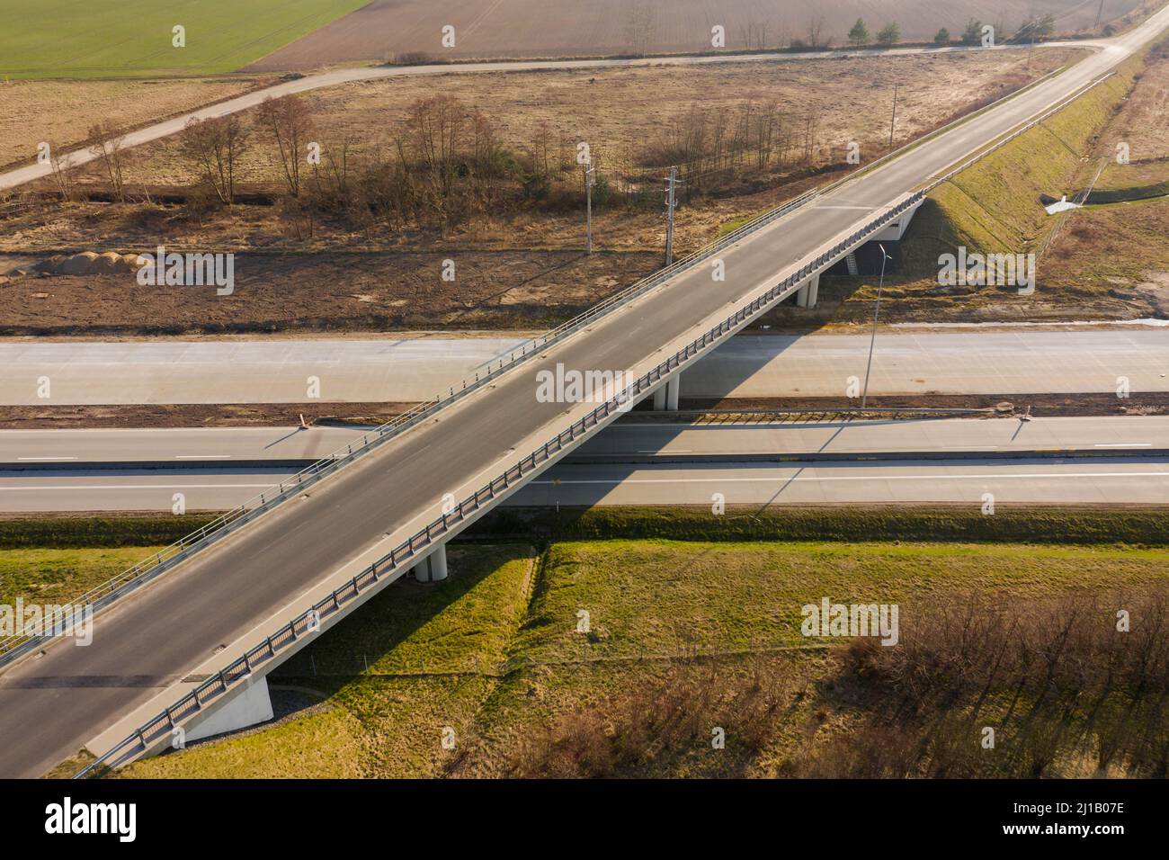 A vast plain. A collision-free intersection of two roads. One of them ...