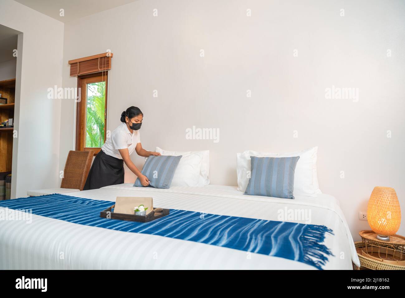 Hotel maid housekeeper resort hi-res stock photography and images - Alamy