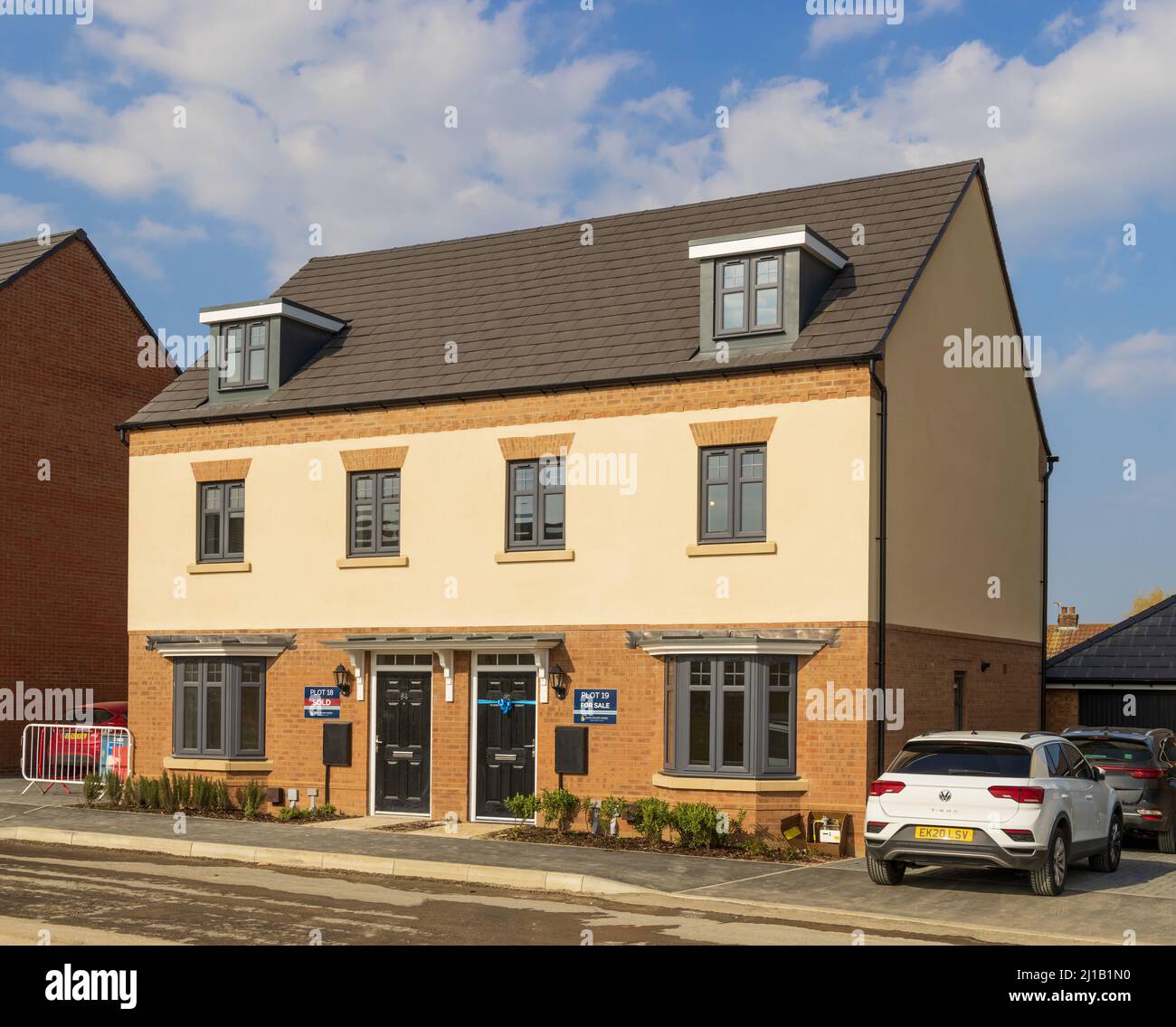 Semi detached new build homes at the David Wilson Homes, Sawbridge Park ...