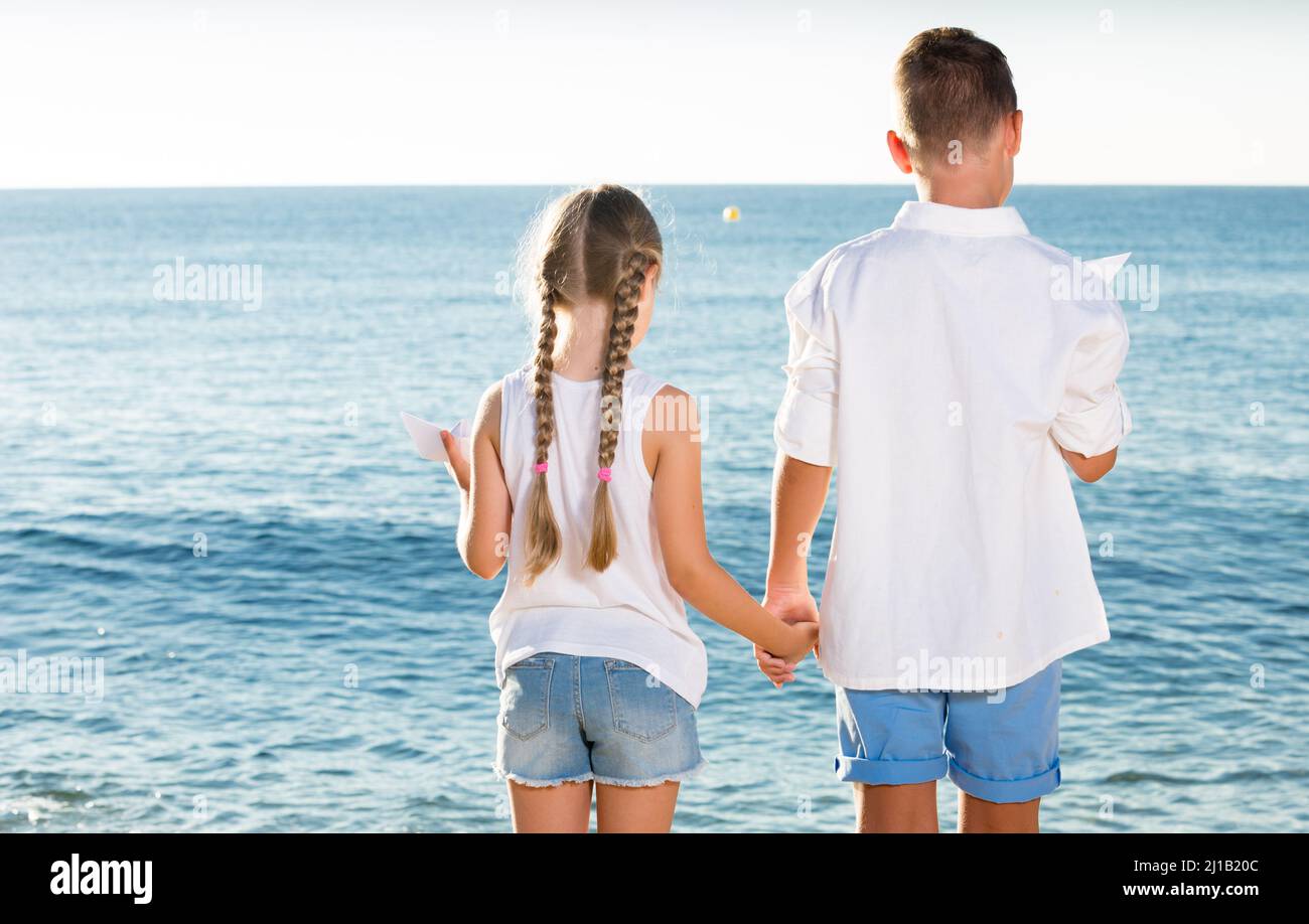 two kids standing back Stock Photo - Alamy