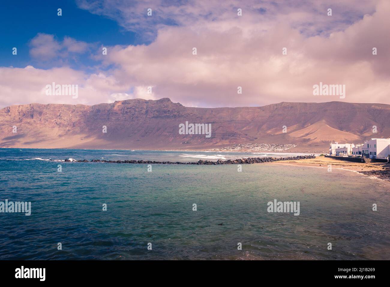 Bungalows playa famara hi-res stock photography and images - Alamy