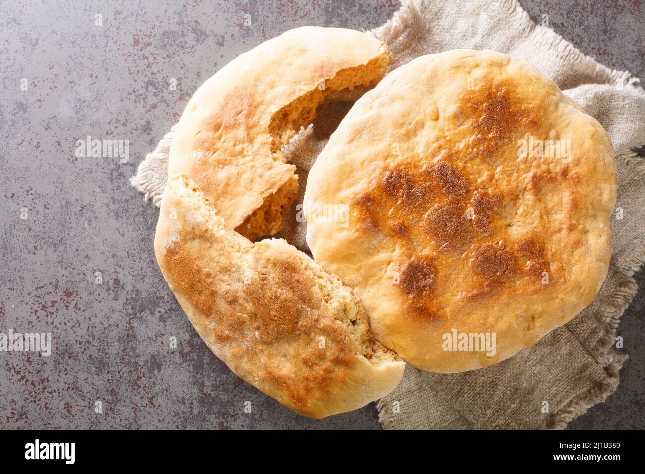 Homemade Ukrainian authentic bread Palyanytsya close-up on the table ...